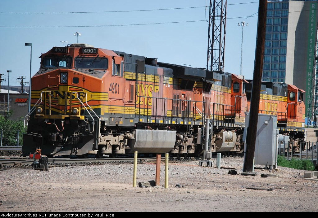 BNSF 4910 & Helpers Move Into The Fuel Track